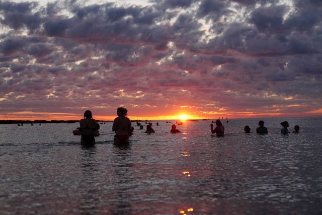 Thousands gather for summer solstice as UK braces for sweltering ...