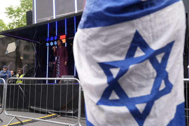 Cabinet minister jeered during rally to oppose antisemitism | Hereford ...