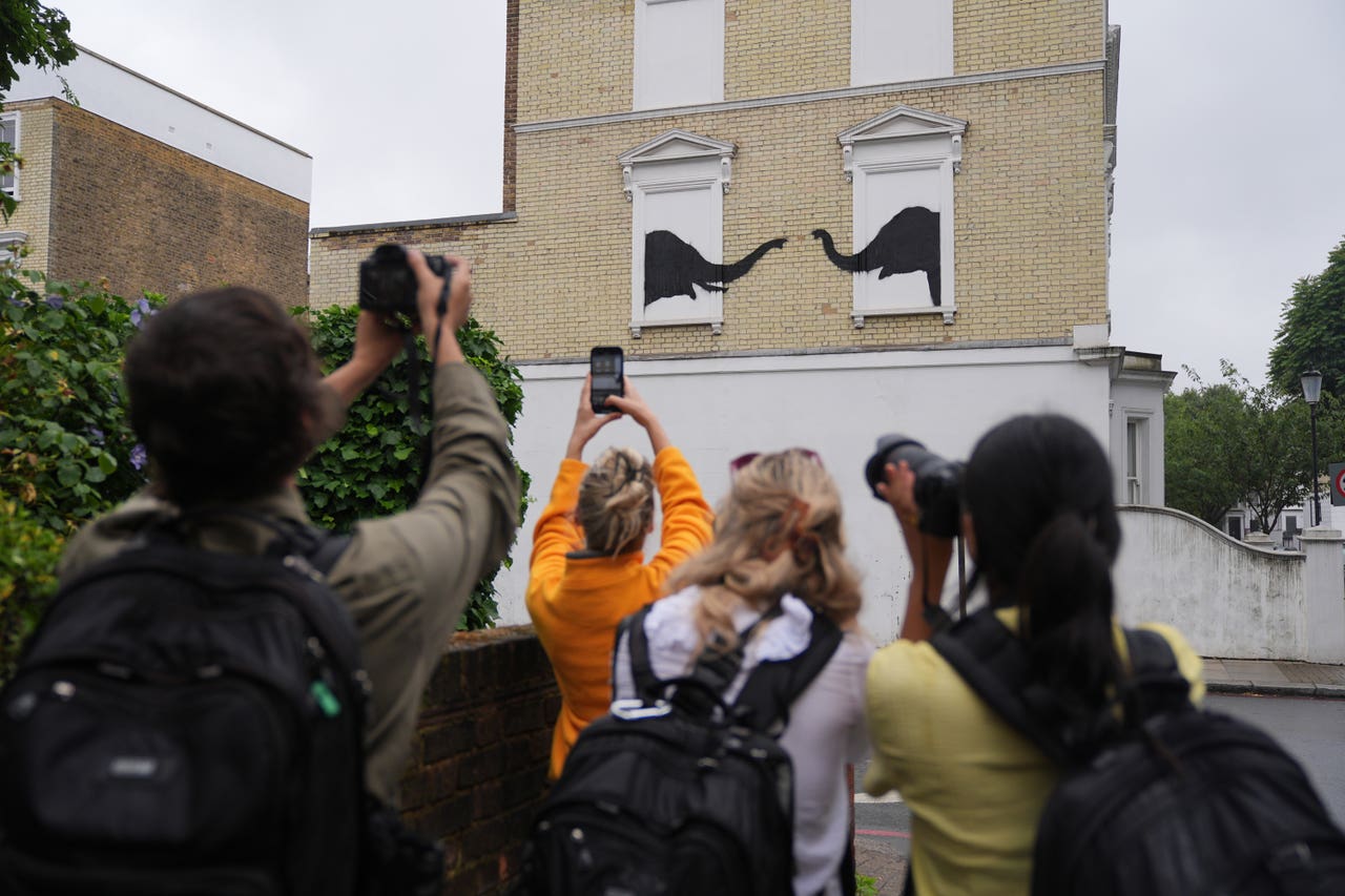 Banksy unveils howling wolf as next piece in animal-themed street art ...