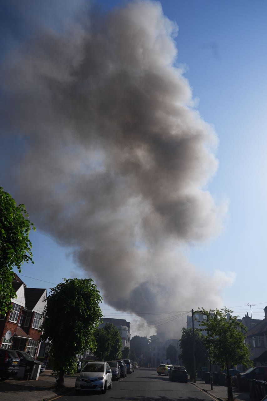 Firefighters tackle blaze at commercial property in Golders Green ...