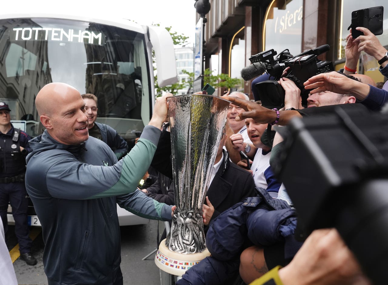 Friday’s briefing: Tottenham head home for Europa League trophy parade ...