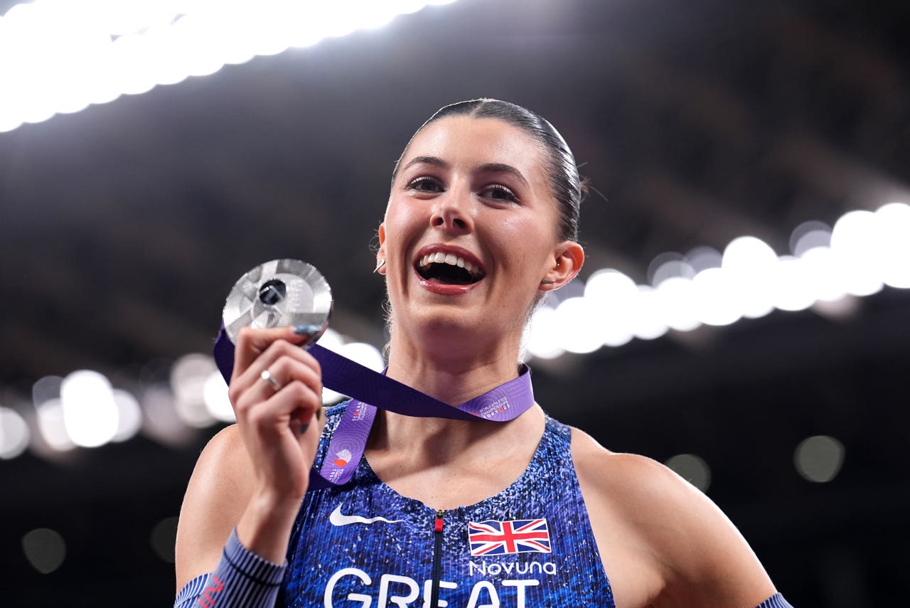 Amy Hunt wins 200m silver at World Championships in Tokyo | Times and Star