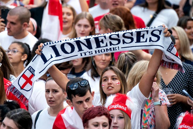 Fans miss out on welcoming Lionesses as World Cup squad lands back in ...