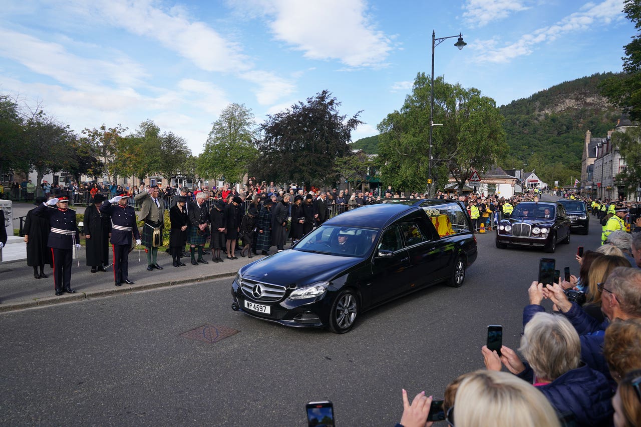 Thousands line streets as Queen’s coffin embarks on trip to final ...