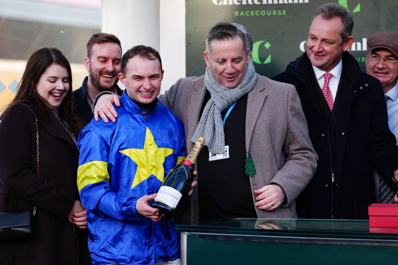 John and Amy Hunt present Cheltenham prize | The Bolton News