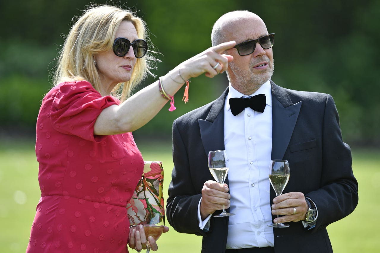 Lorraine Kelly attends Glyndebourne opening night with daughter Rosie ...
