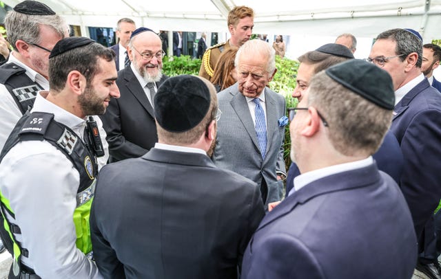 King visits Golders Green and meets Jewish stabbing victims
