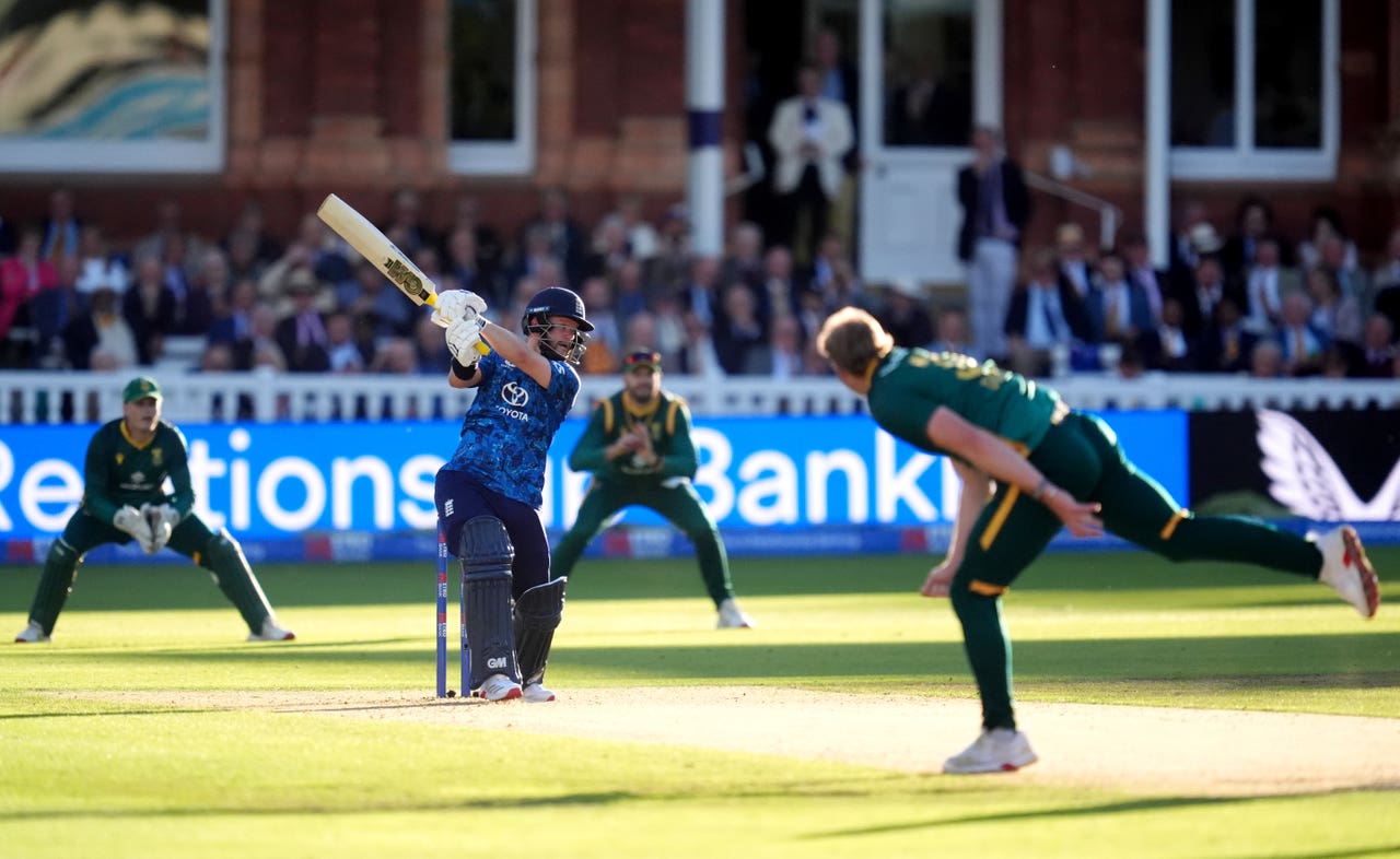 England rest Ben Duckett and call up Sam Curran for forthcoming T20 ...