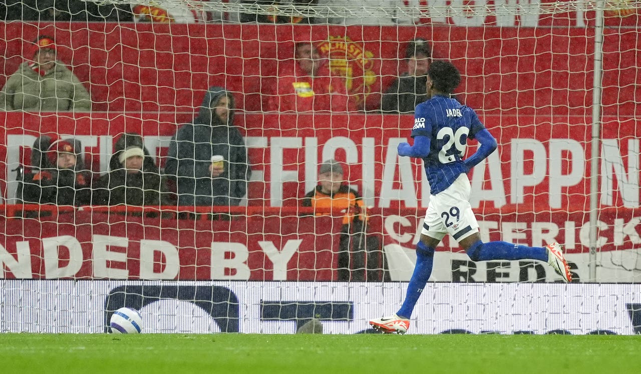 Ruben Amorim defends Patrick Dorgu after error and red card against ...