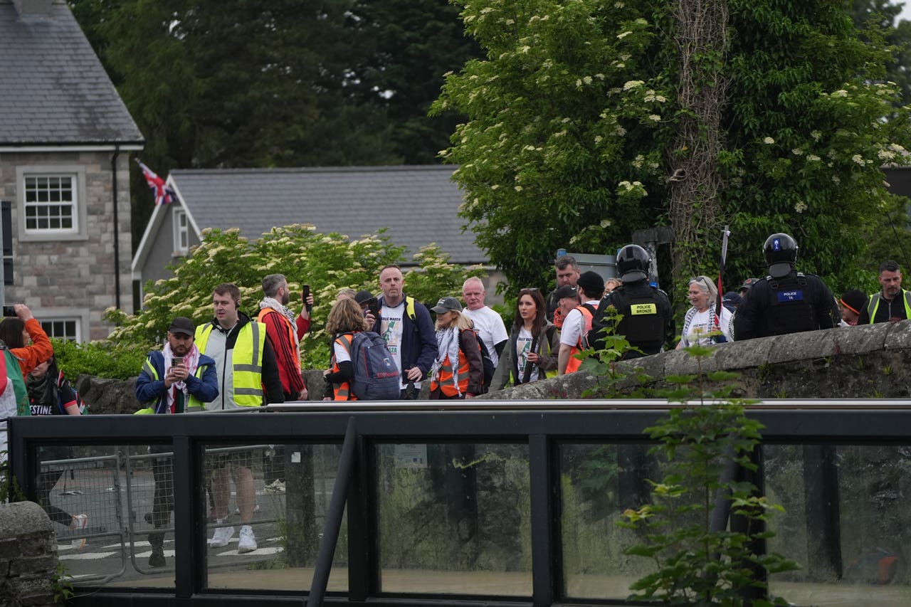DUP MP defends photo with masked men at Scarva protest | Asian Image