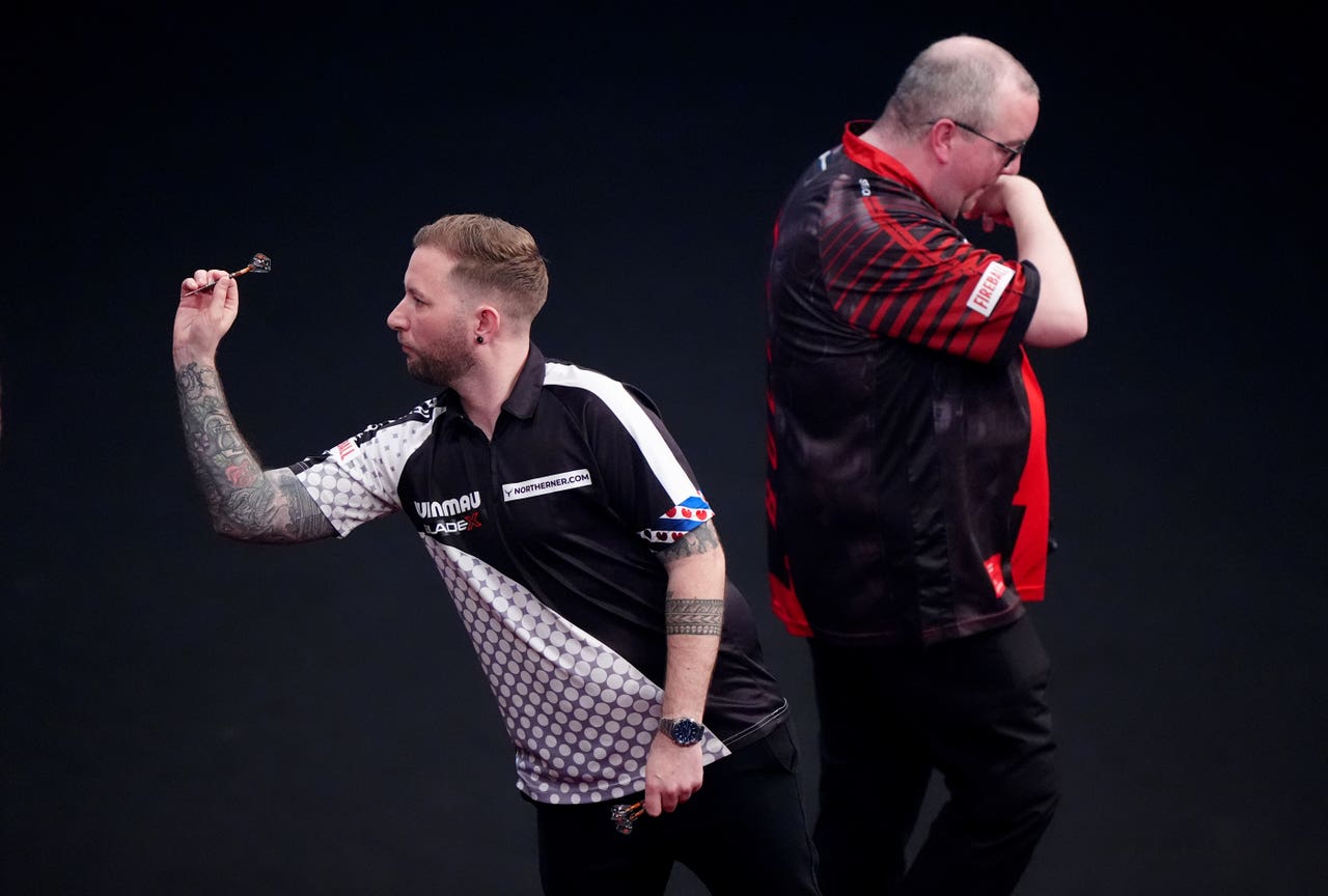 Luke Littler fights off Ross Smith to reach quarter-finals of World ...