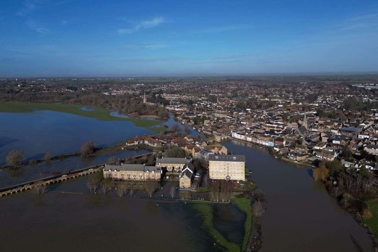 Environment Agency tells people to stay vigilant as flood risk ...