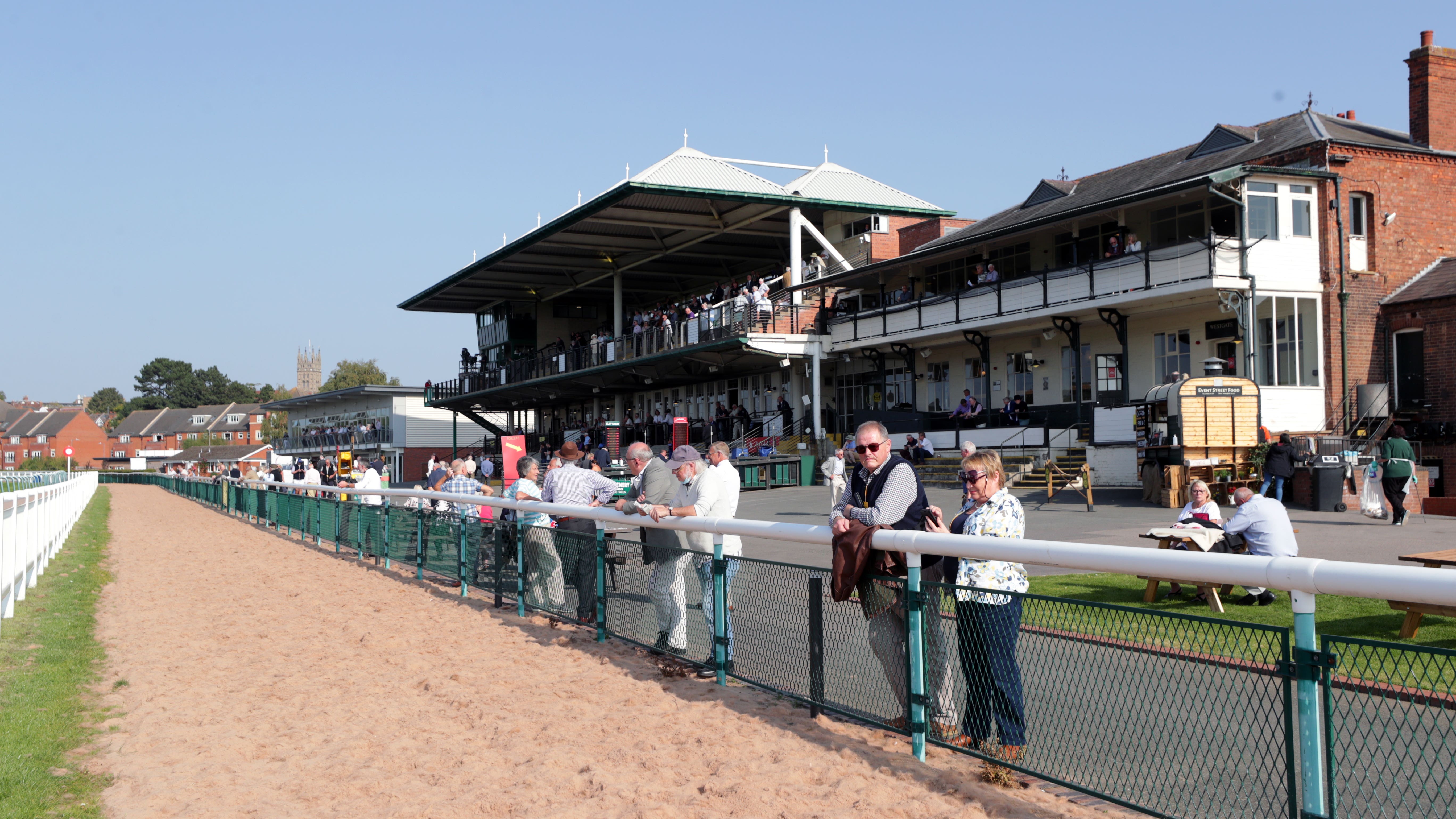 Trainers full of praise as Warwick’s crowd pilot meeting proves a winner