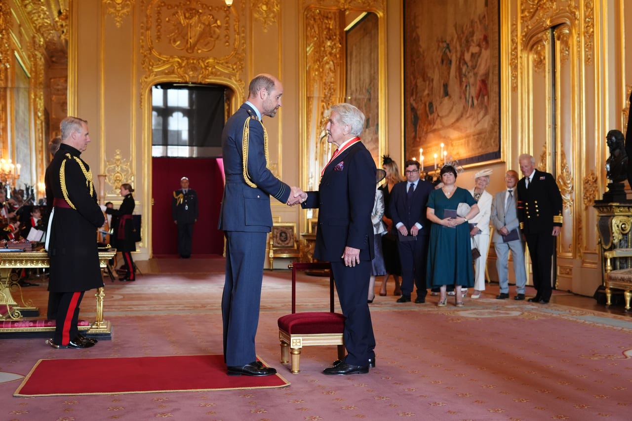 Gerald Davies calls for greater support for volunteers on receiving knighthood | Shropshire Star