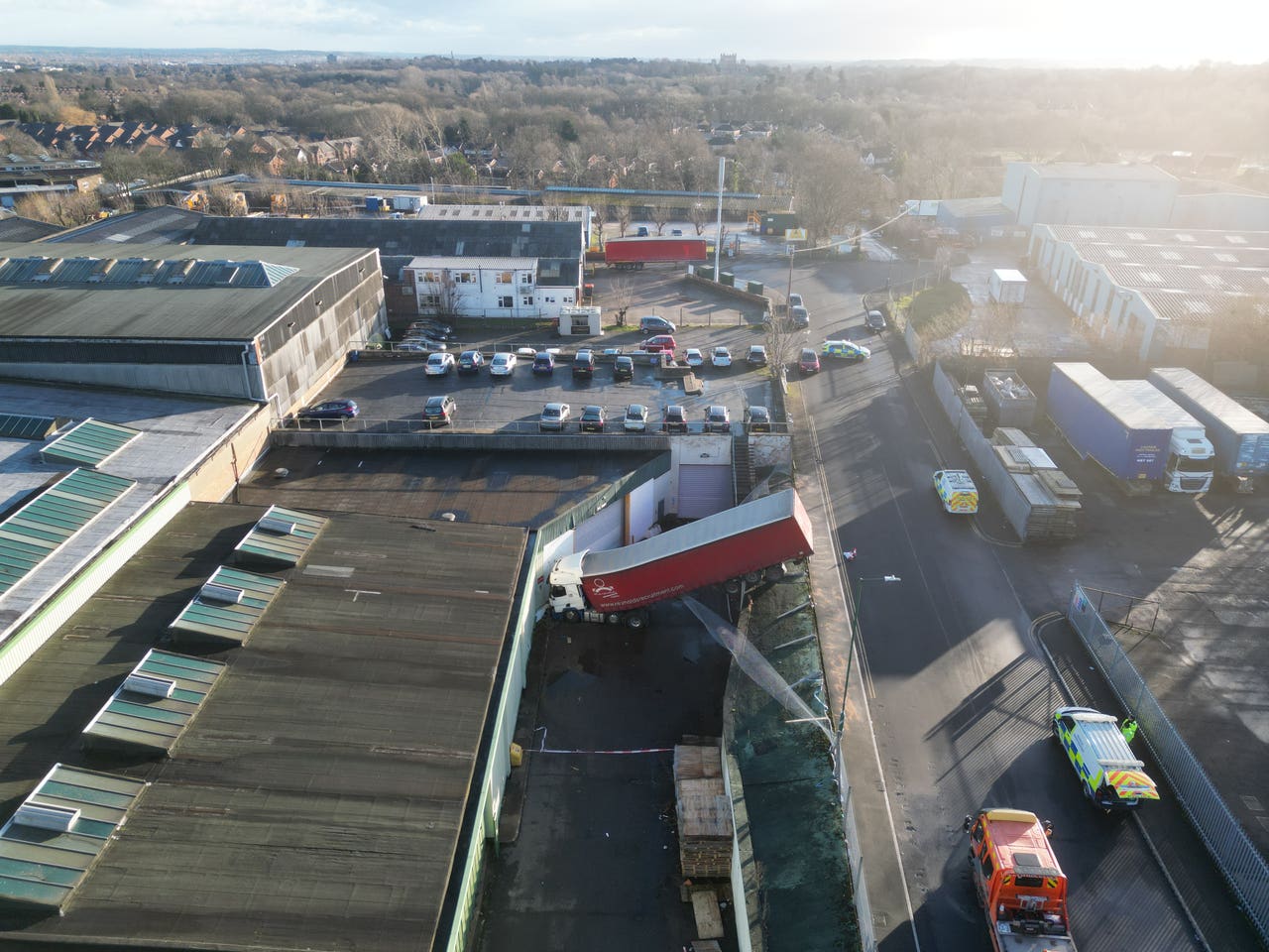Lorry becomes wedged after crashing down steep bank | Ely Standard