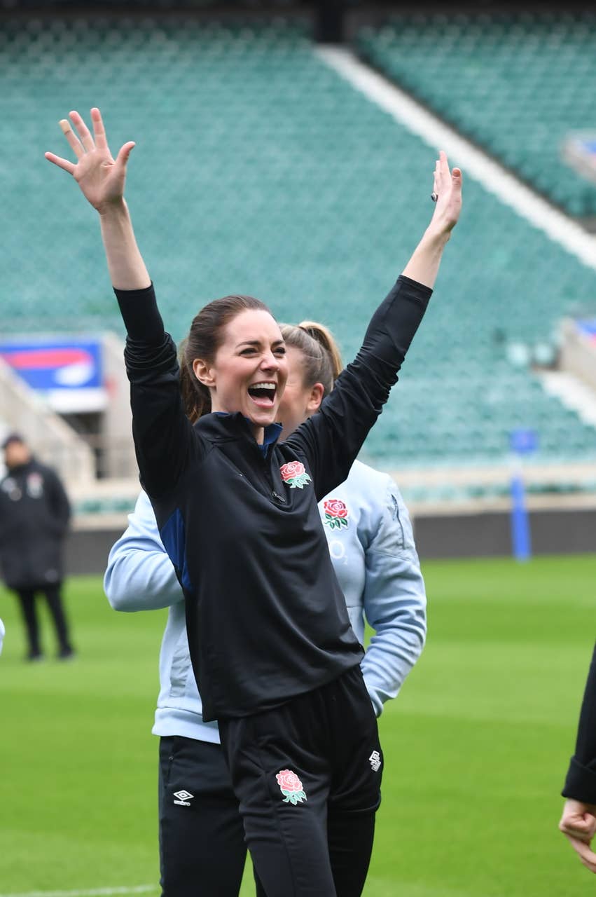 Kate lifted in England lineout as she reveals Louis is ‘kamikaze’ rugby ...