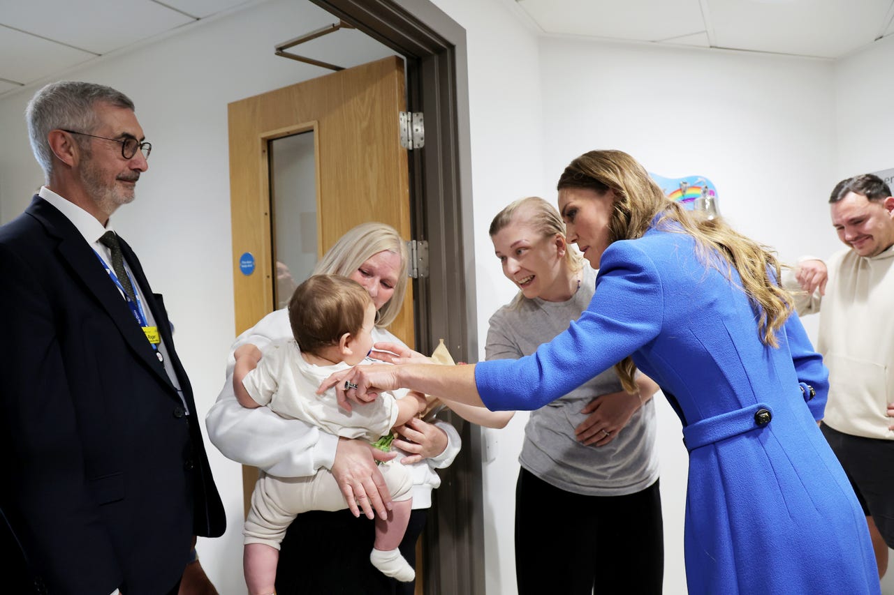 Kate joins celebration as young mother marks end of chemotherapy ...