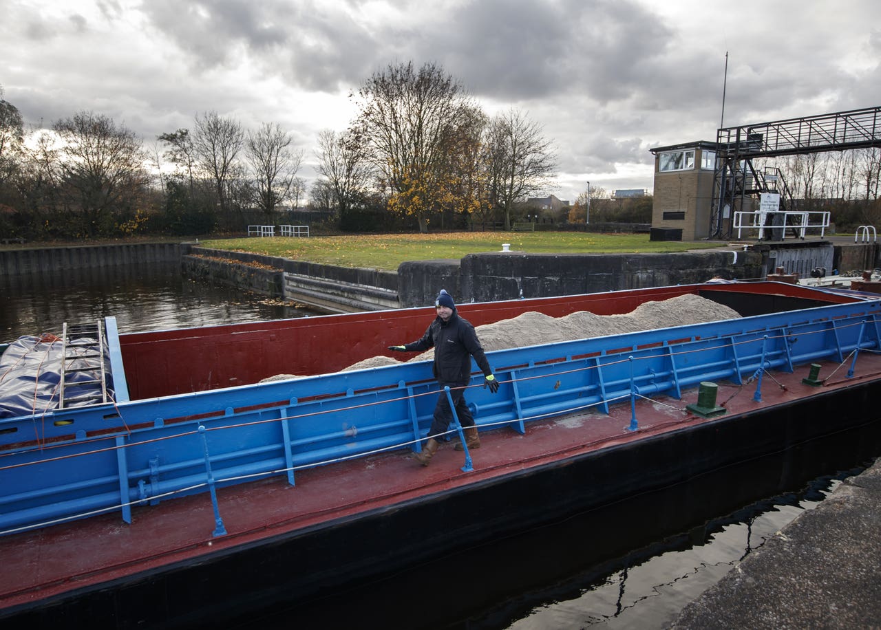 Commercial barges ‘should be part of PM’s green industrial revolution ...