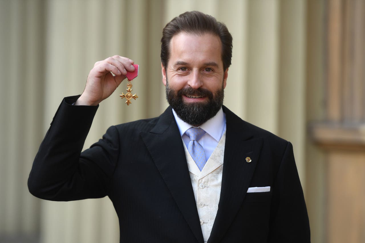 Alfie Boe urges people to have ‘courage to carry on’ during bedroom ...