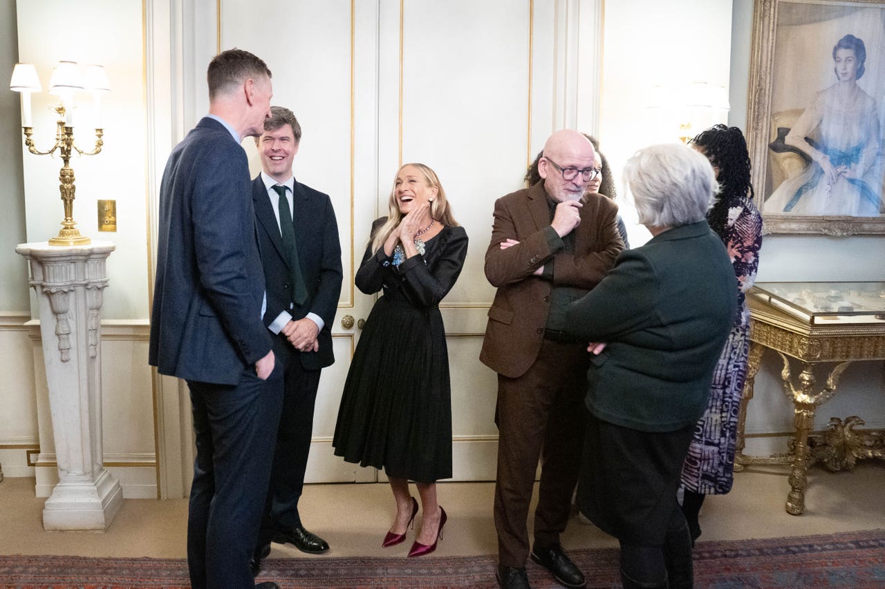 Queen welcomes Booker Prize-winning author at Clarence House | Barry And District News