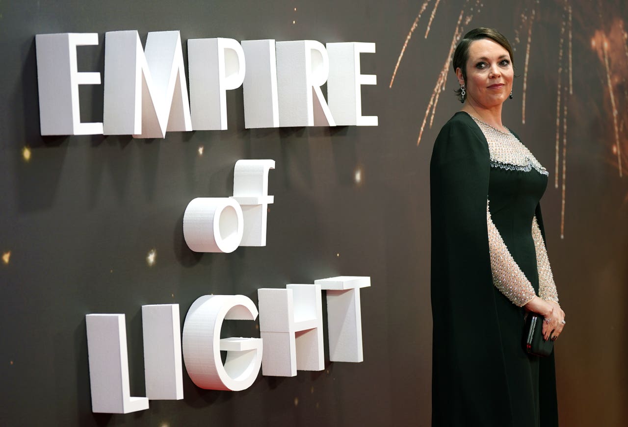 Sam Mendes Says Olivia Colman Was ‘very Embarrassed About Sex Scenes