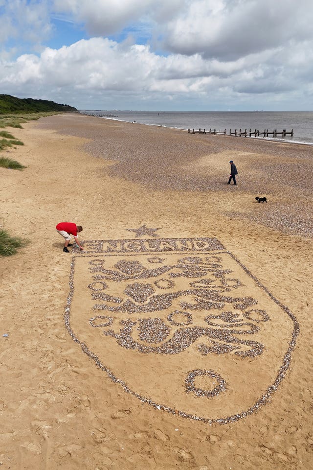Artist crafts England badge on beach as World Cup campaign nears kick ...