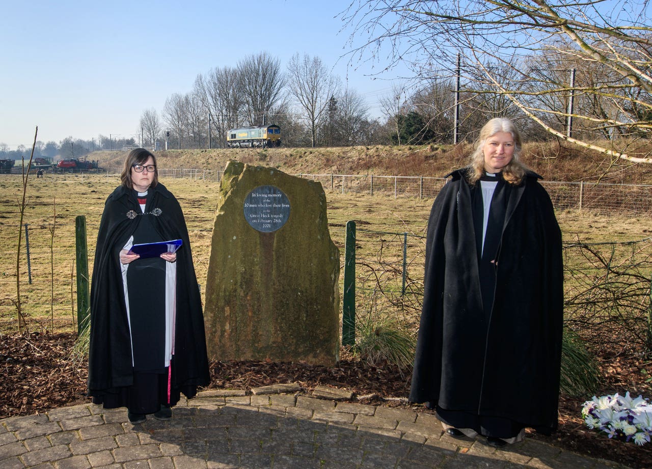 Train horns sound as service marks 20th anniversary of Selby rail crash ...