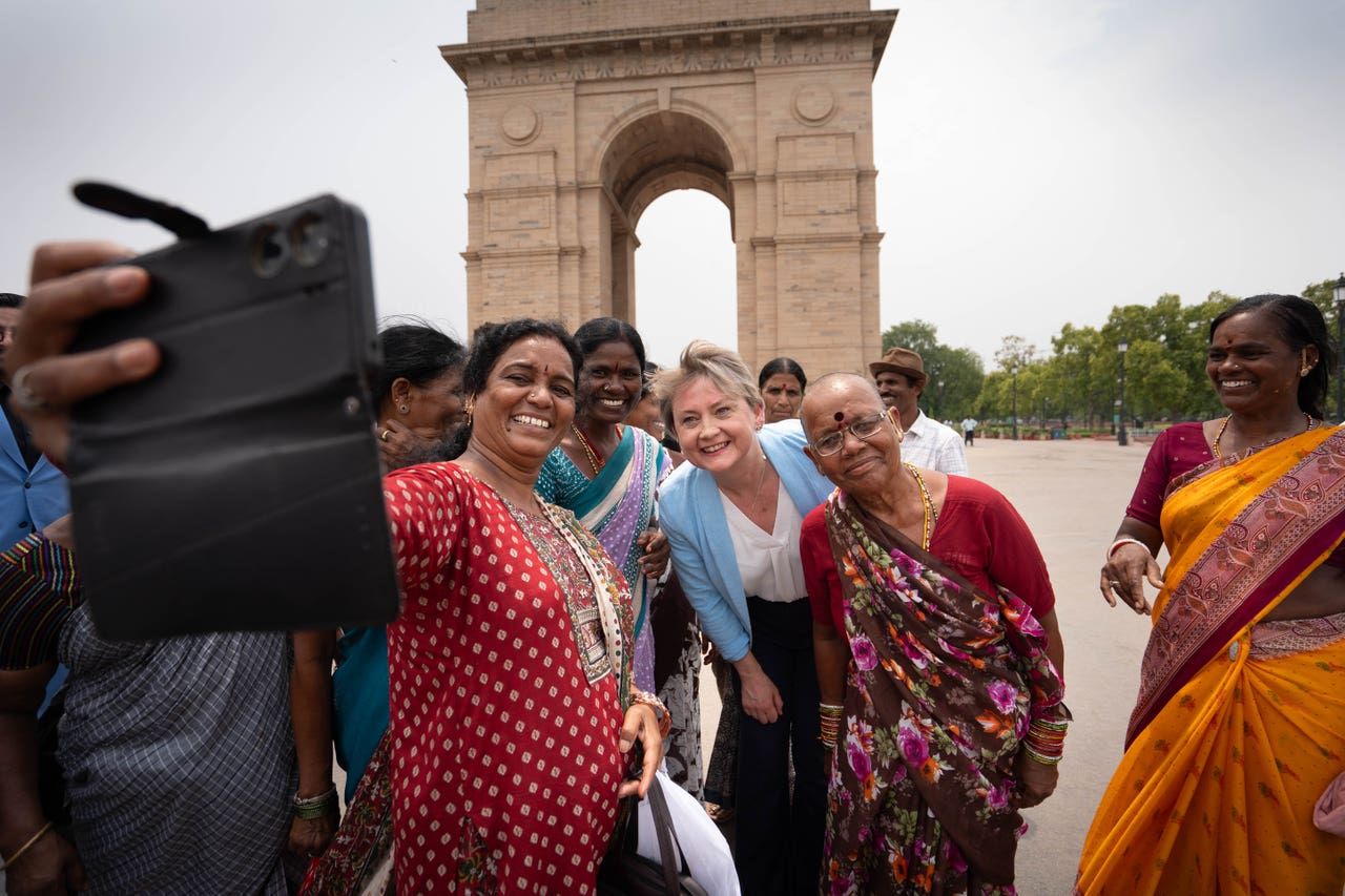 Cooper invites Indian PM Modi to Commonwealth Games during talks in ...