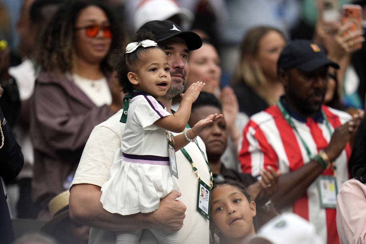 Serena Williams fightback falls short as she is beaten on Wimbledon ...