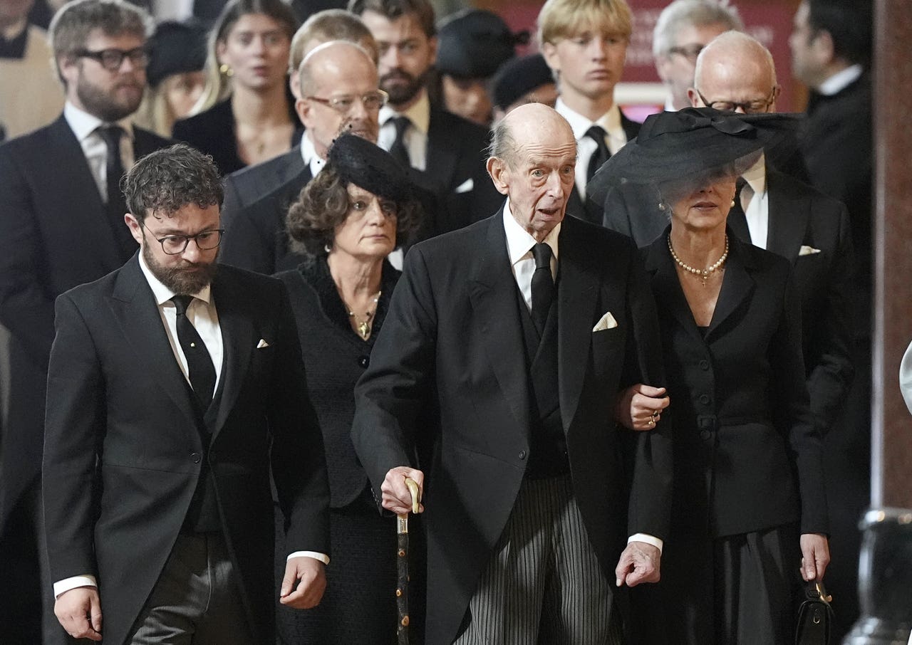 King joins members of royal family for Catholic funeral of Duchess of ...