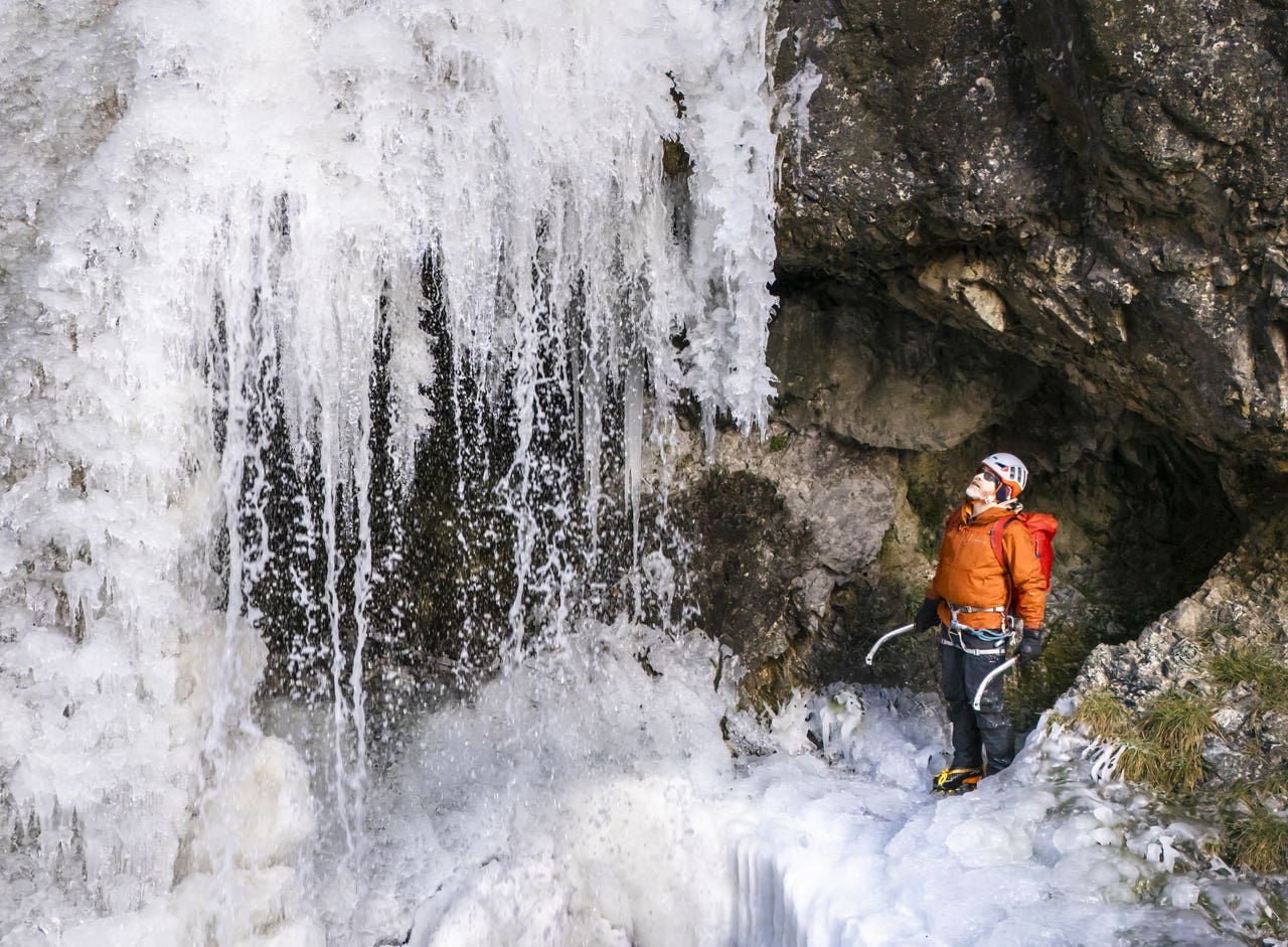 Two school buses crash on icy roads as UK prepares for Storm Goretti ...