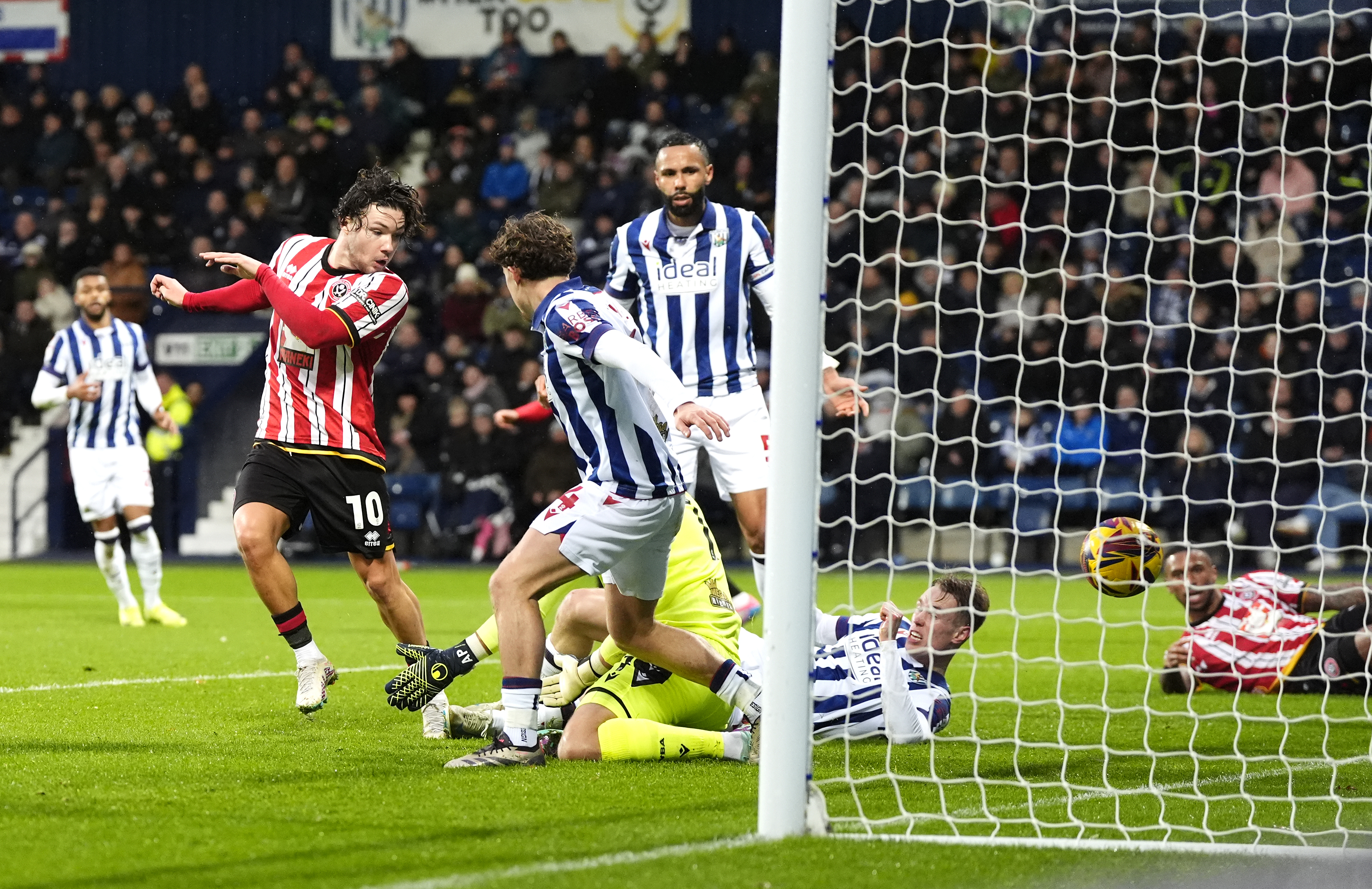 Sheffield Utd go back to top of Championship with 2-2 draw at West Brom ...