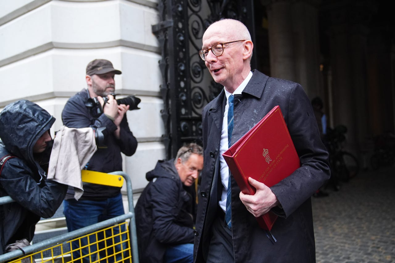 Peter Mandelson should never have been appointed, Yvette Cooper says ...