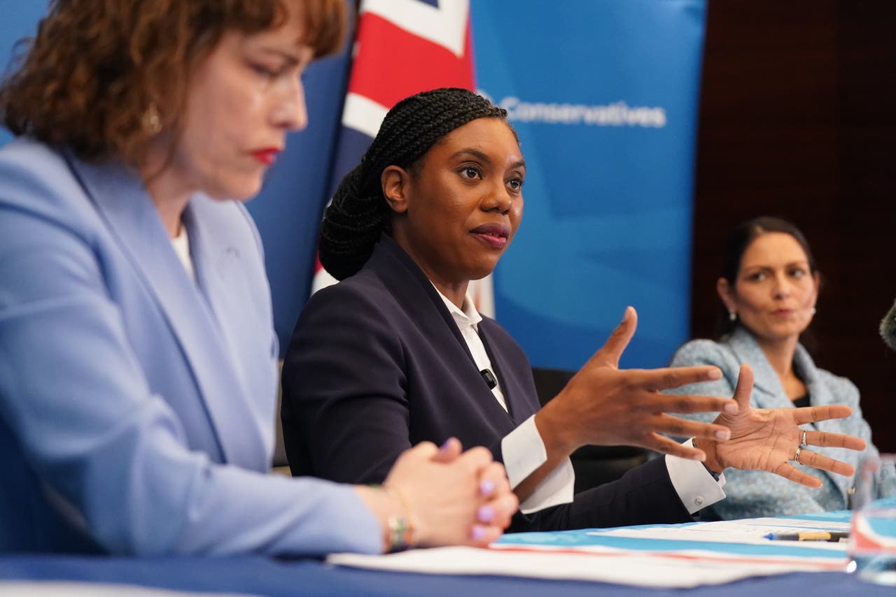 PM defends ‘common sense’ EU deal as critics condemn ‘surrender’ to ...