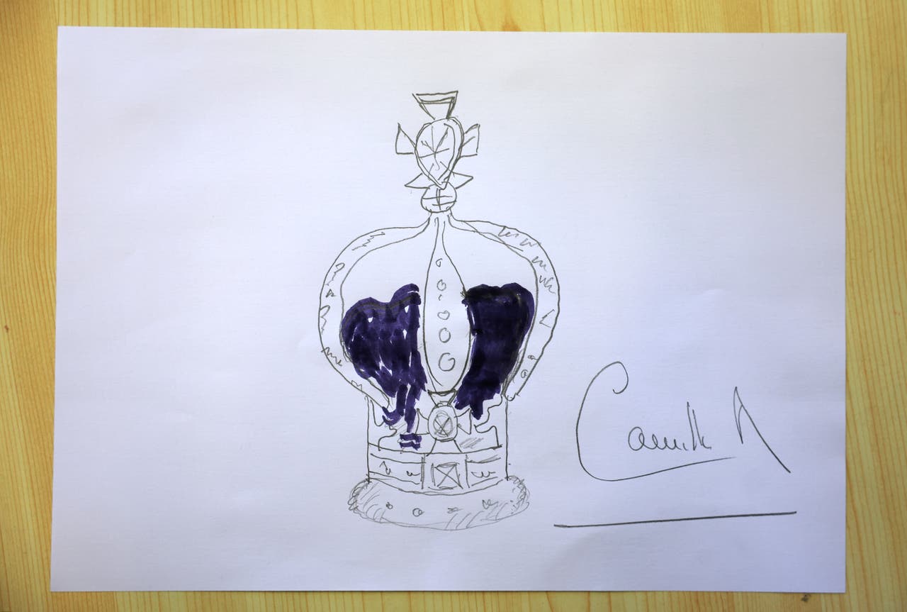 Queen joins pupils to draw cartoon version of her coronation crown ...