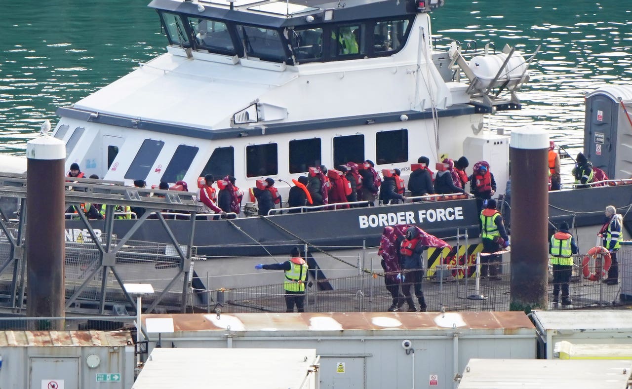 Migrants arrive in UK wearing blankets after crossing English Channel ...