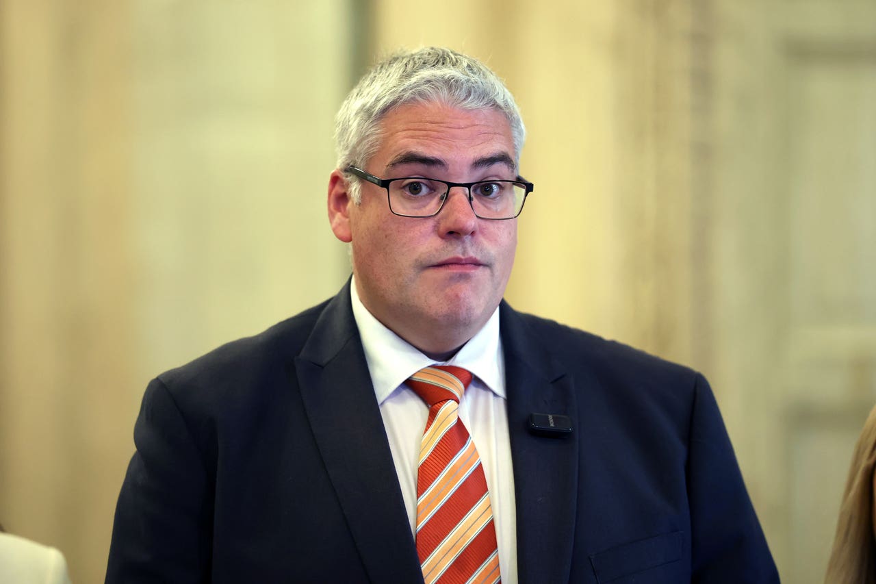 Sinn Féin calls on Stormont Speaker to step aside over Donaldson ...
