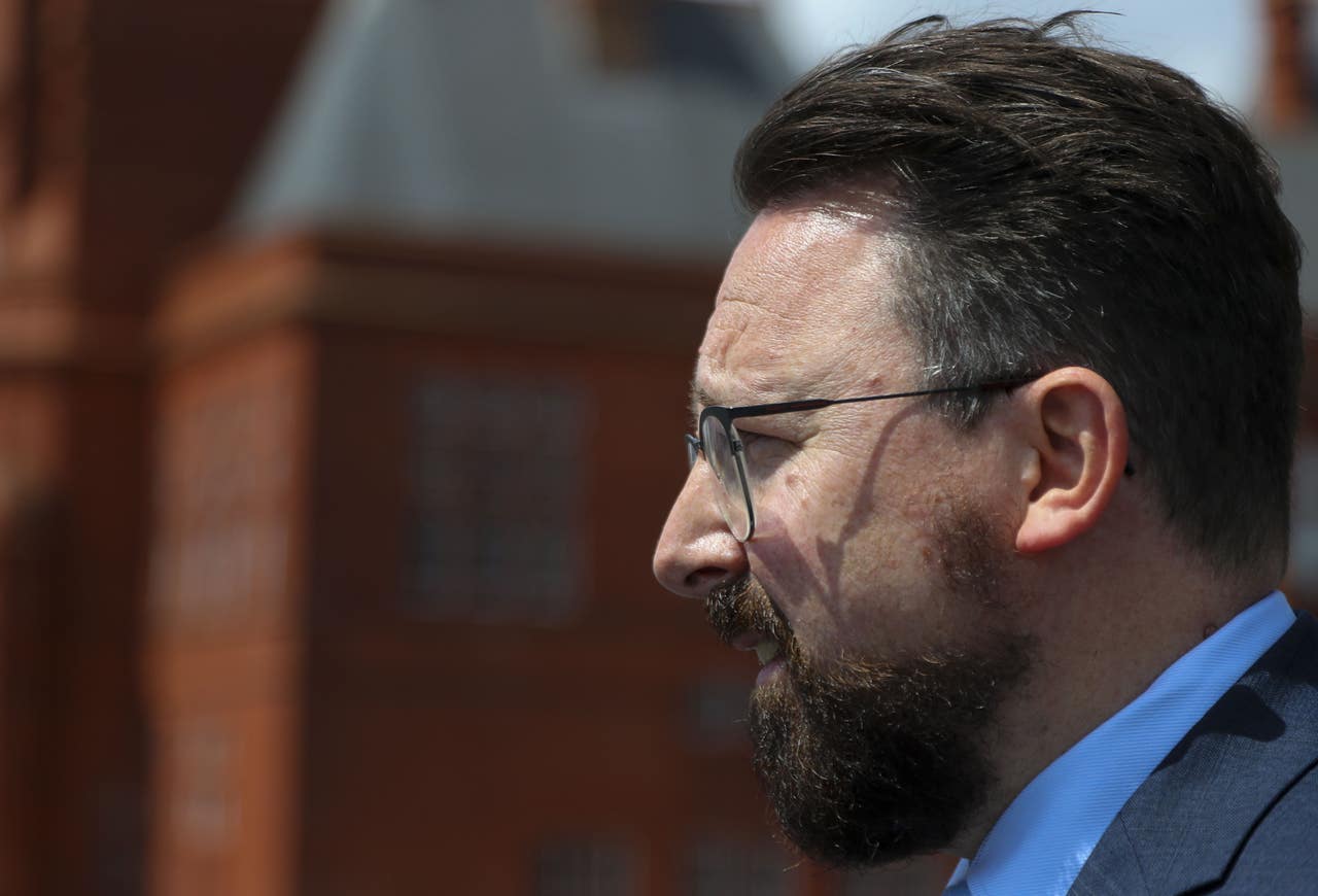 Welsh Parliament pays tribute to Labour politician Hefin David | East ...