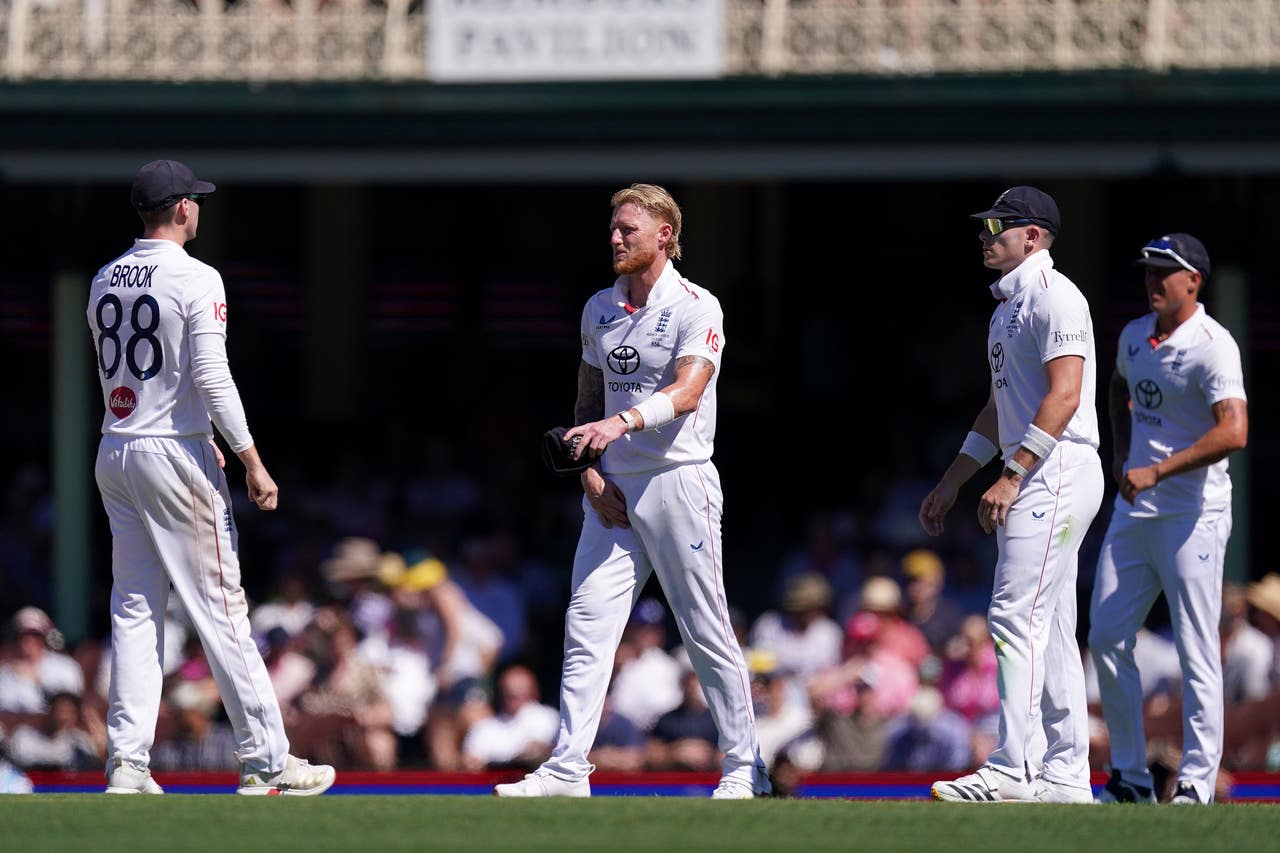 England attempt fightback after captain Ben Stokes limps off injured | Echo