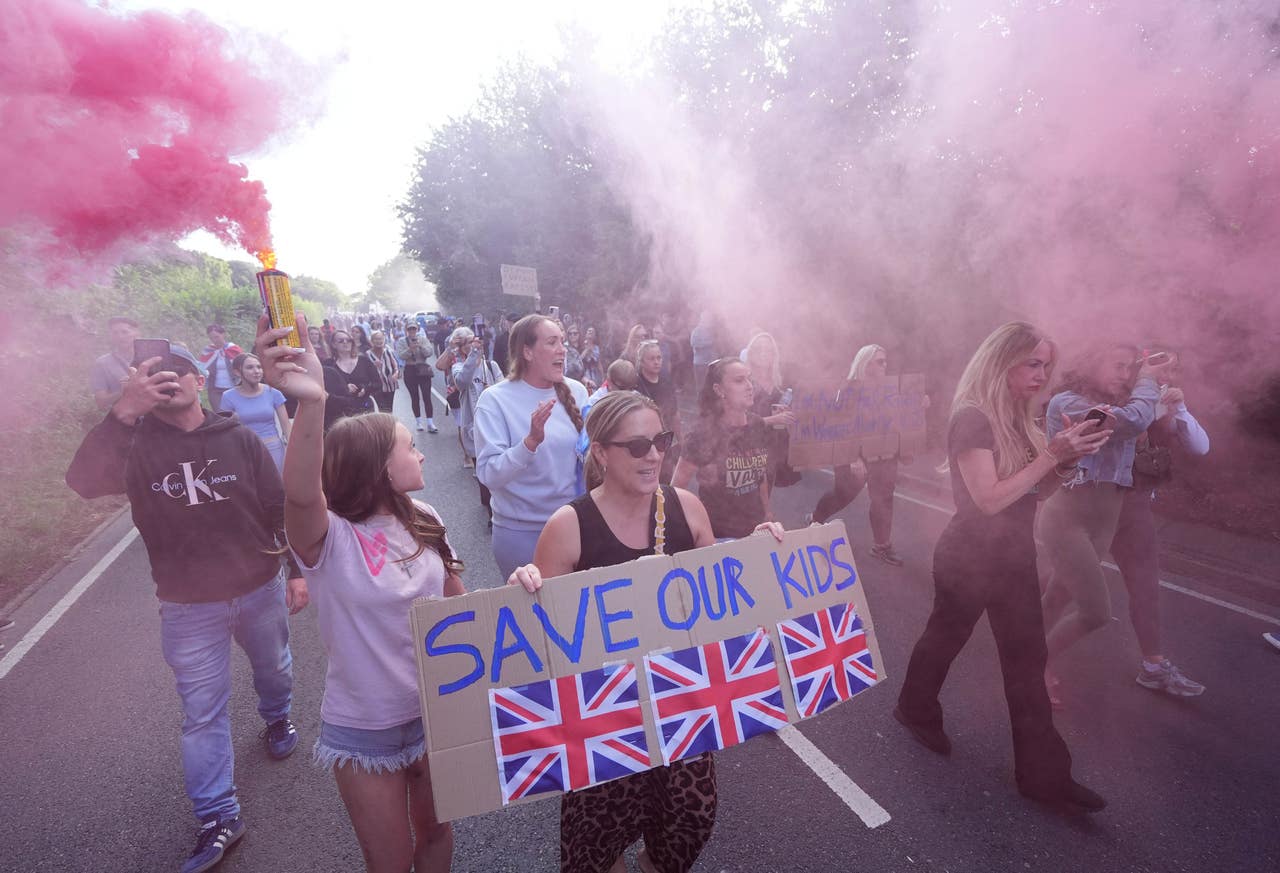 Six arrested after ‘thuggery’ outside Essex hotel ‘housing asylum ...