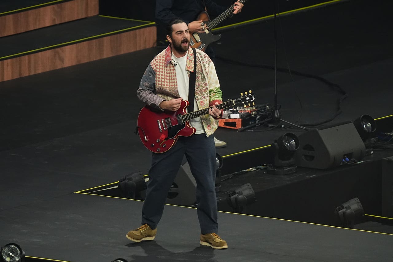 Chris Martin and Katy Perry motivate crowds at Invictus Games opening ...