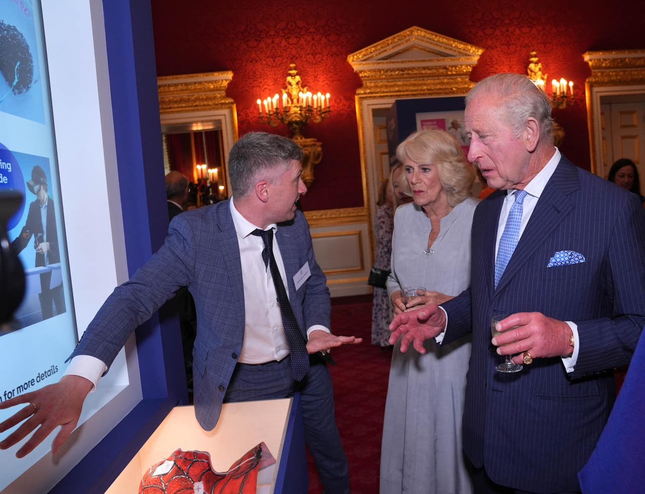 King, Queen and Kate mark 125 years of Cancer Research UK with ...