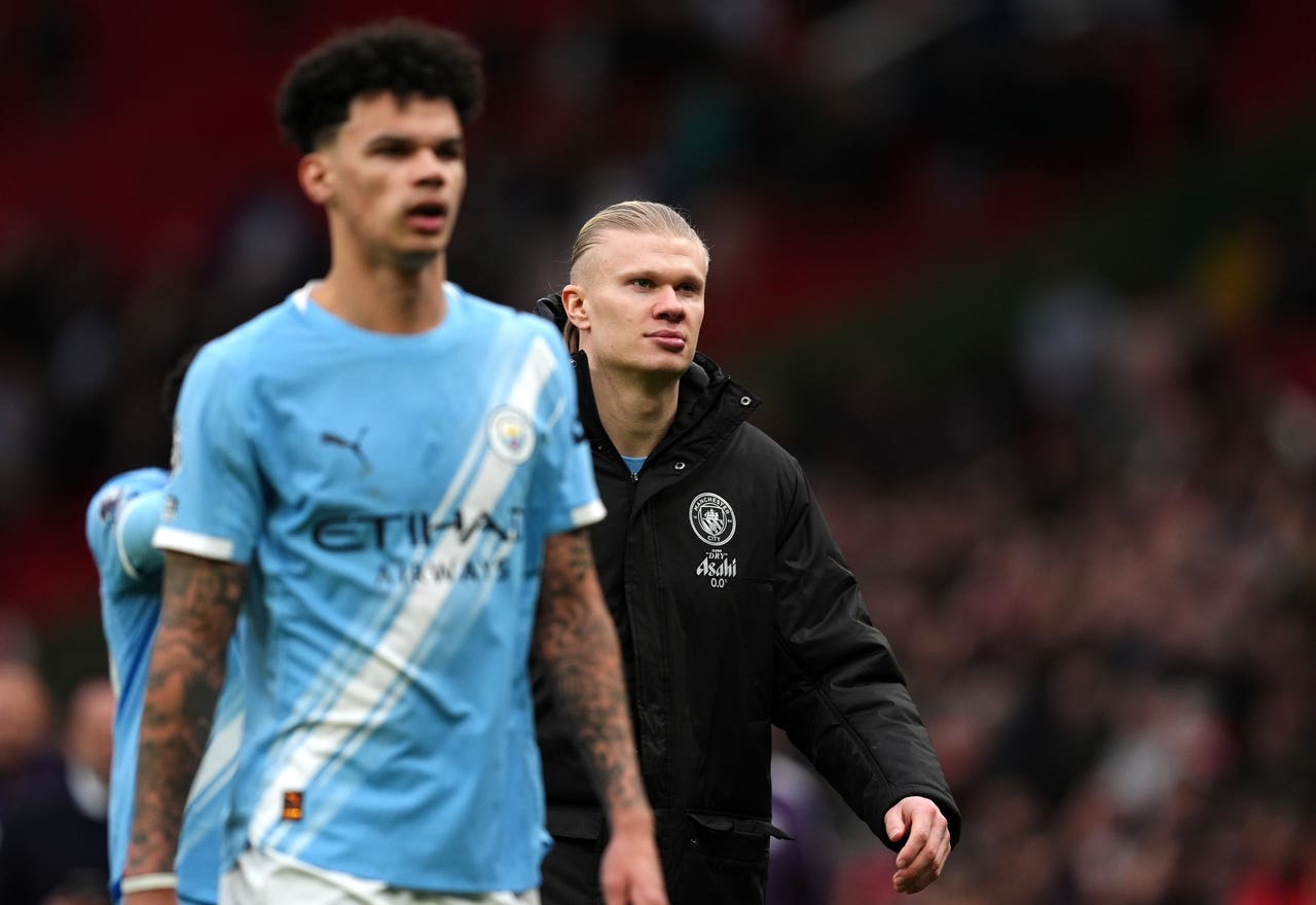 Man Utd dominate Man City as Michael Carrick reign begins with derby ...