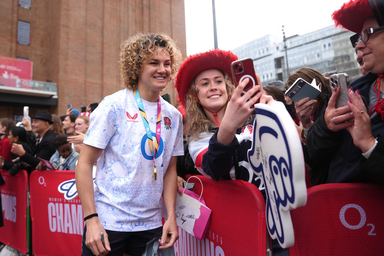Rugby fans hail Red Roses as ‘cracking inspiration’ at rainy ...