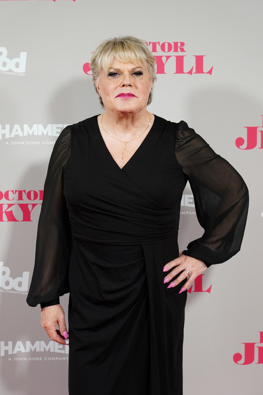 Eddie Izzard to play every part in Hamlet on return to New York stage
