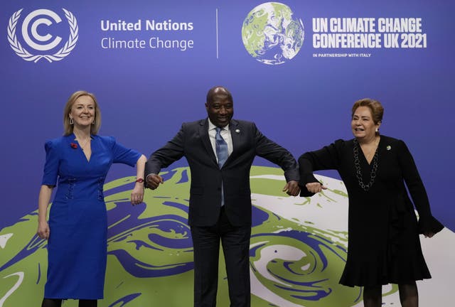 Un Climate Chief Says Cop26 Keeps 1 5c Goal Alive While Activists Want