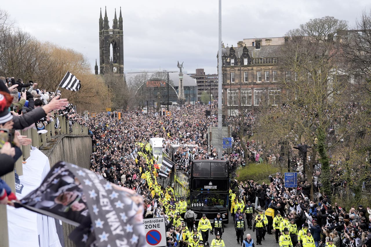 In Pictures: Newcastle fans line streets – and one climbs a tree – at ...
