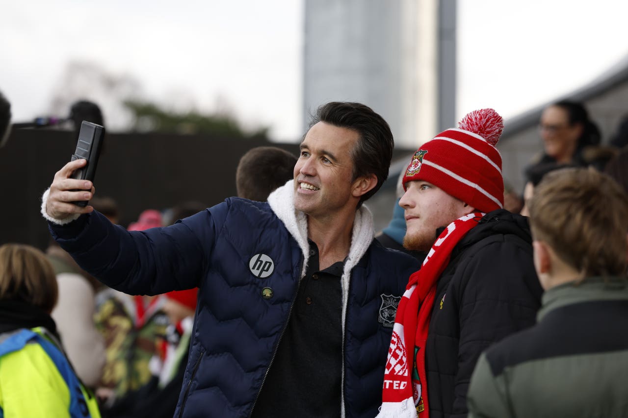 Ryan Reynolds and Rob Mac ‘lift the whole place’ – Wrexham boss Phil Parkinson | Dudley News