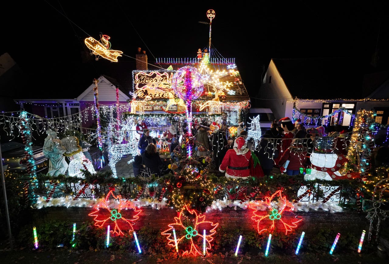 London Couple use thousands of lights to create elaborate charitable ...