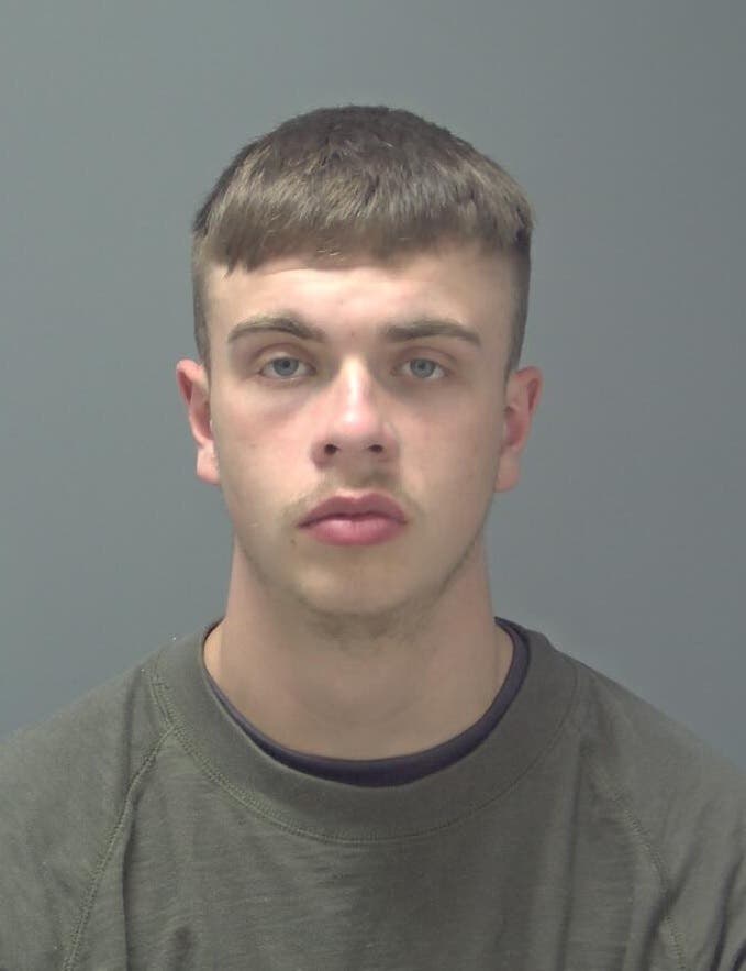 Father and son jailed for murder of thief who tried to open car doors ...